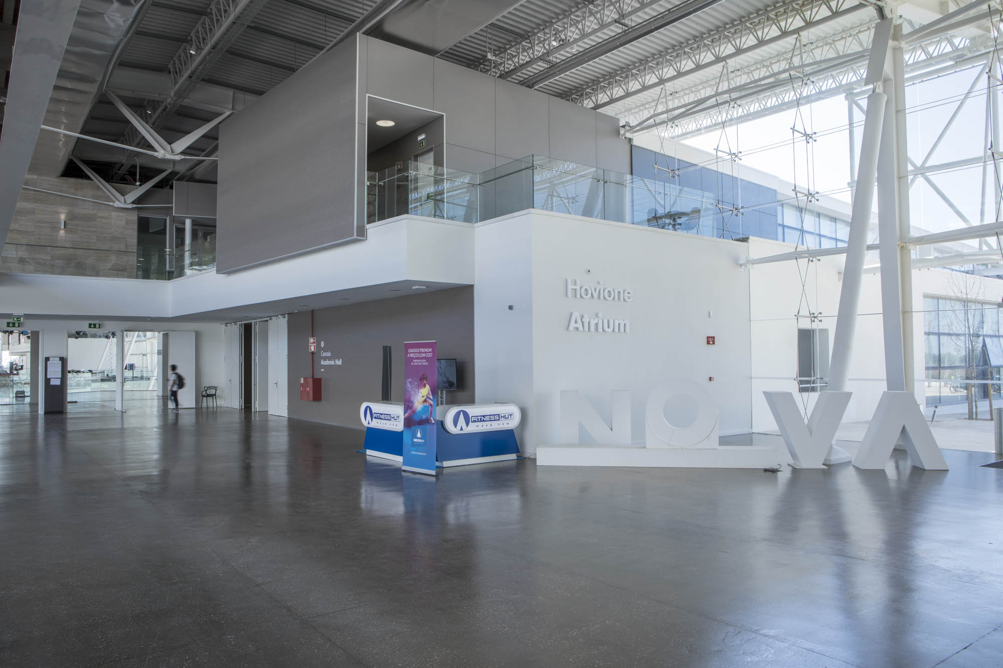 Nova School of Business and Economics - docontract MAD